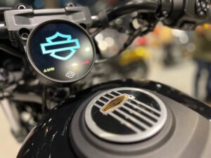 【ハーレー足つき&カスタム】2023年式 スポーツシリーズ ナイトスタースペシャル【RH975S】カスタム車＆足つきチェック ...